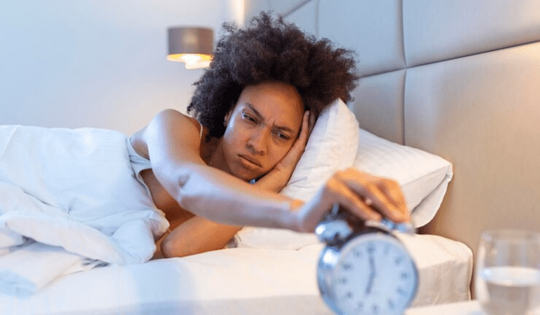 4 reasons why you wake up tired and how to combat them